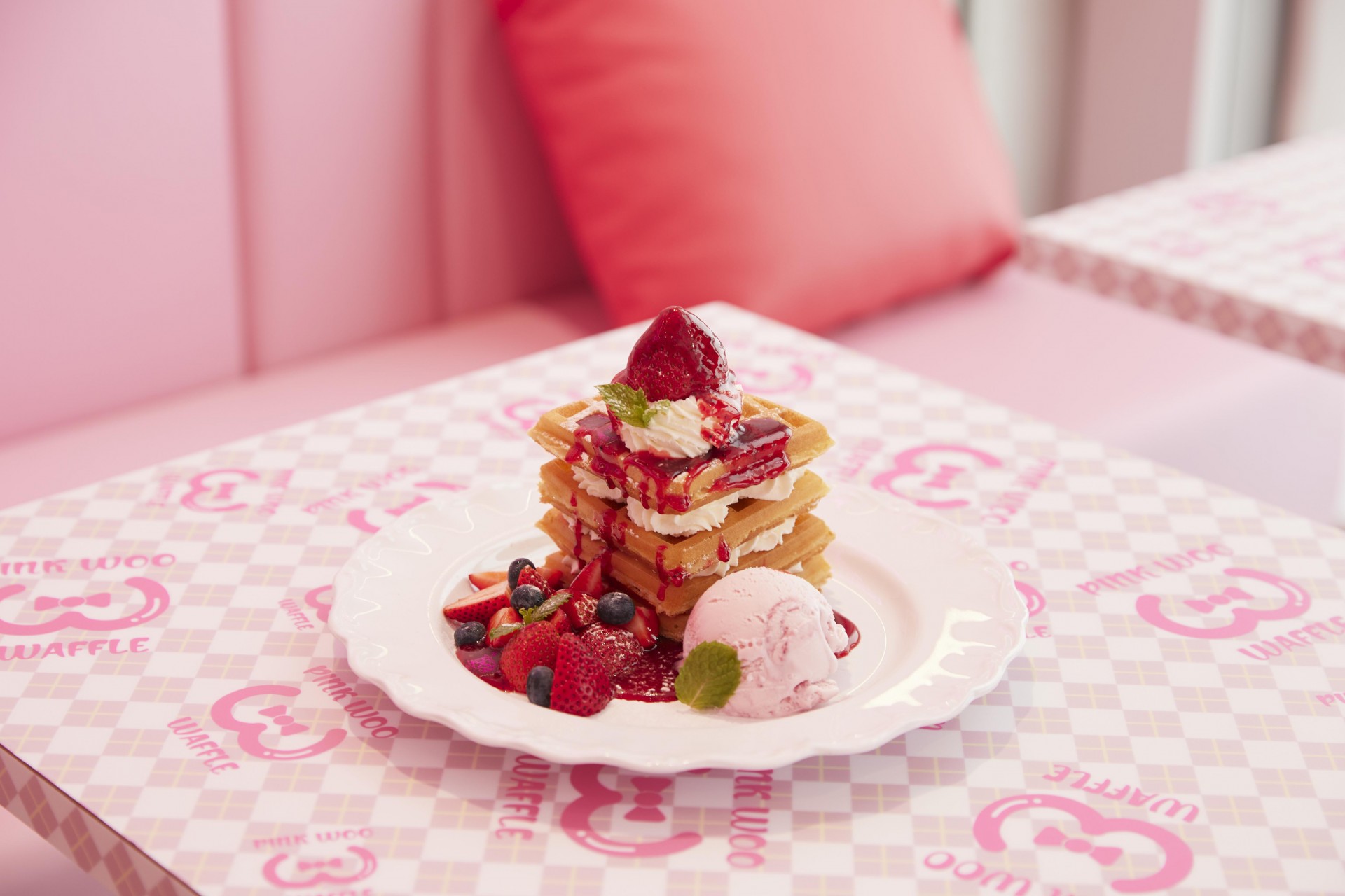 PINK WOO WAFFLE｜HEP FIVE（ヘップファイブ）